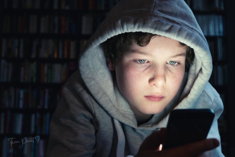 5 Tips for Dealing With Your Tweens Excessive Phone Use | Tween Parent ...
