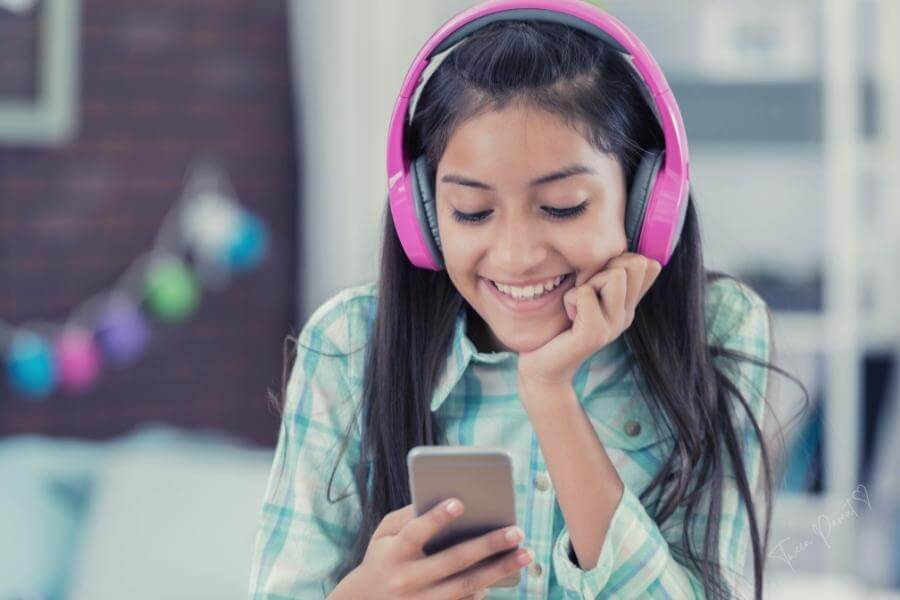 15 Awesome Podcasts For Tweens To Try (And A Few For Tween Parents ...